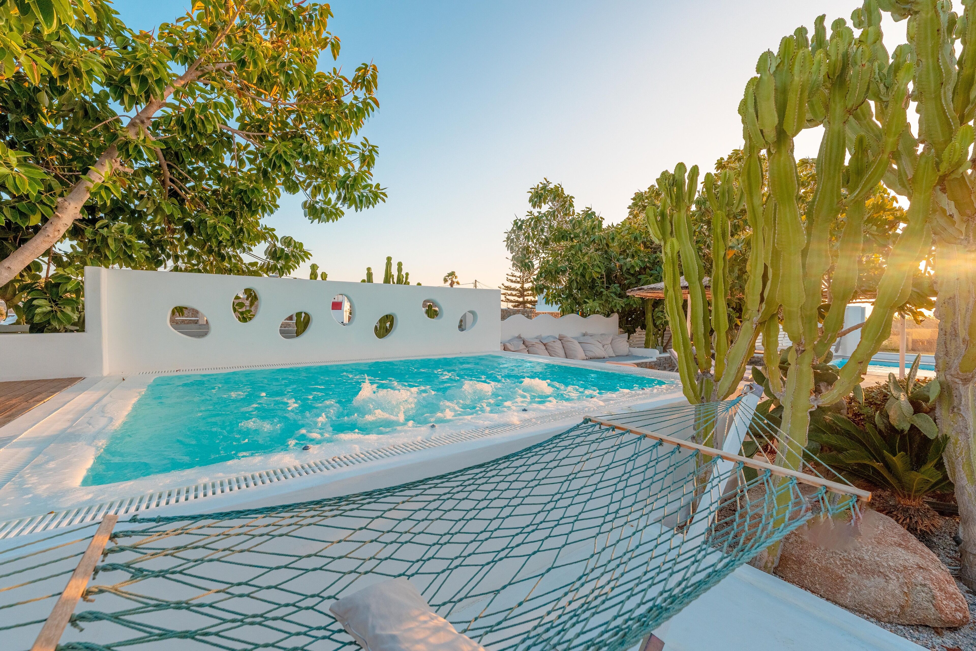 2 piscinas exteriores, espreguiçadeiras 