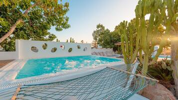 2 piscinas exteriores, espreguiçadeiras