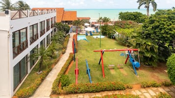2 piscinas exteriores