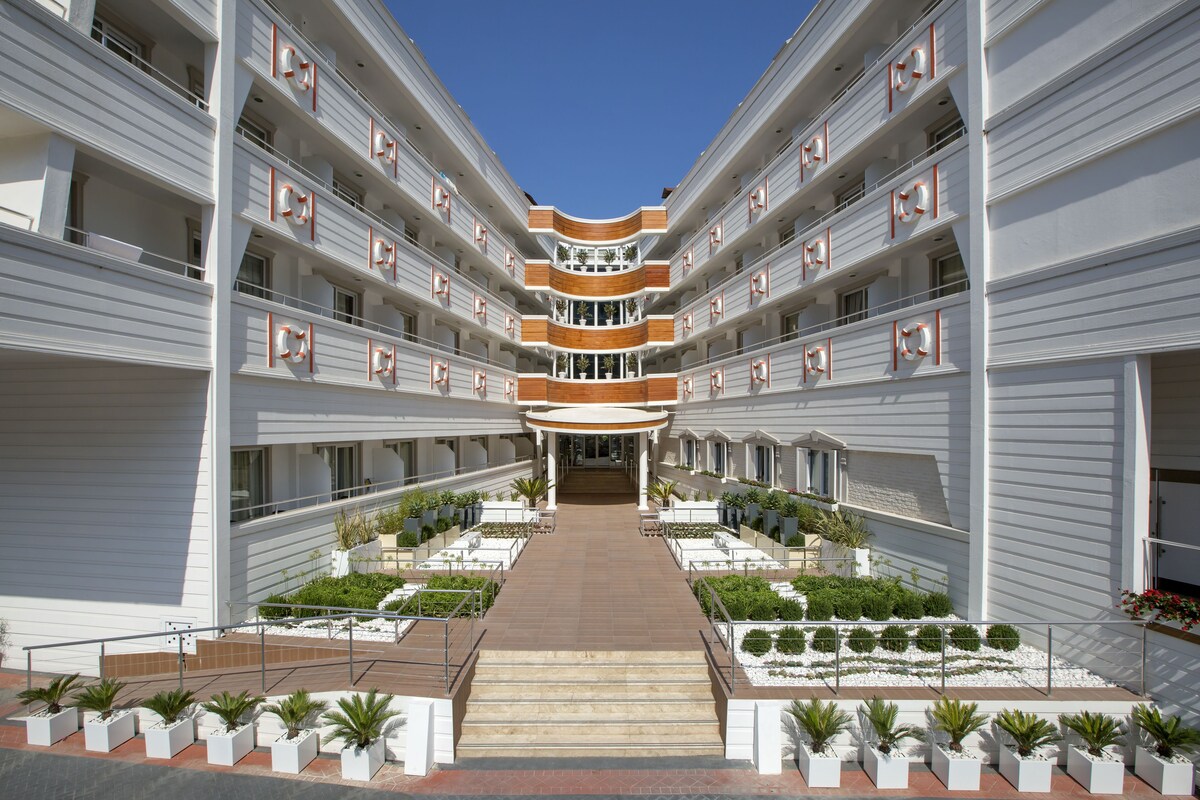 Catamaran Resort Hotel - All Inclusive Reviews, Deals & Photos 2023 ...