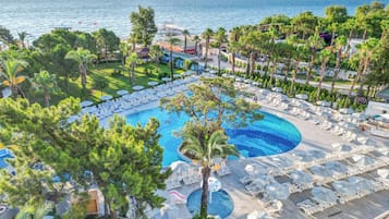 Piscina interior, piscina exterior