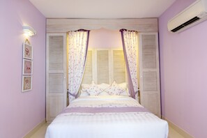Quarto solteiro superior | Banheiro | Chuveiro, chuveiro com efeito de chuva, produtos de toalete grátis 