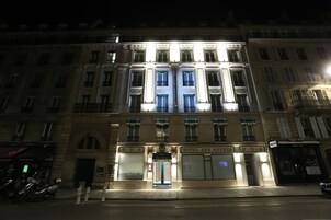 Fachada do alojamento (tarde/noite)