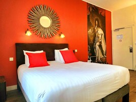 Quarto Duplo Comfort | Secretária, Wi-fi grátis, roupa de cama fornecida 