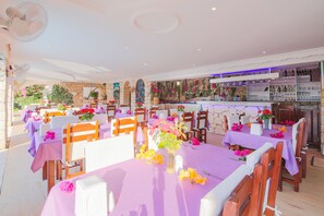 Pequeno-almoço tipo buffet diário incluído 