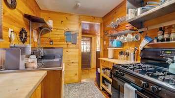 Bungalow Standard, 1 quarto, não fumadores (Costa Rican Bungalow) | Cozinha privada | Utensílios de cozinha