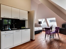 XJunior Suite, Non Smoking, Kitchenette | Cozinha privada | Uma chaleira elétrica