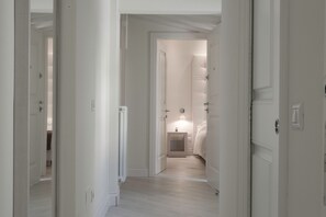 Suíte | Edredons de pluma, cofres nos quartos, escrivaninha, cortinas blackout