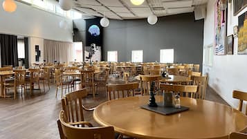 Café da manhã e almoço, culinária local