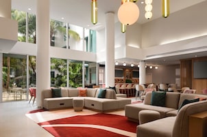 2 bares/lounges, bar ao lado da piscina