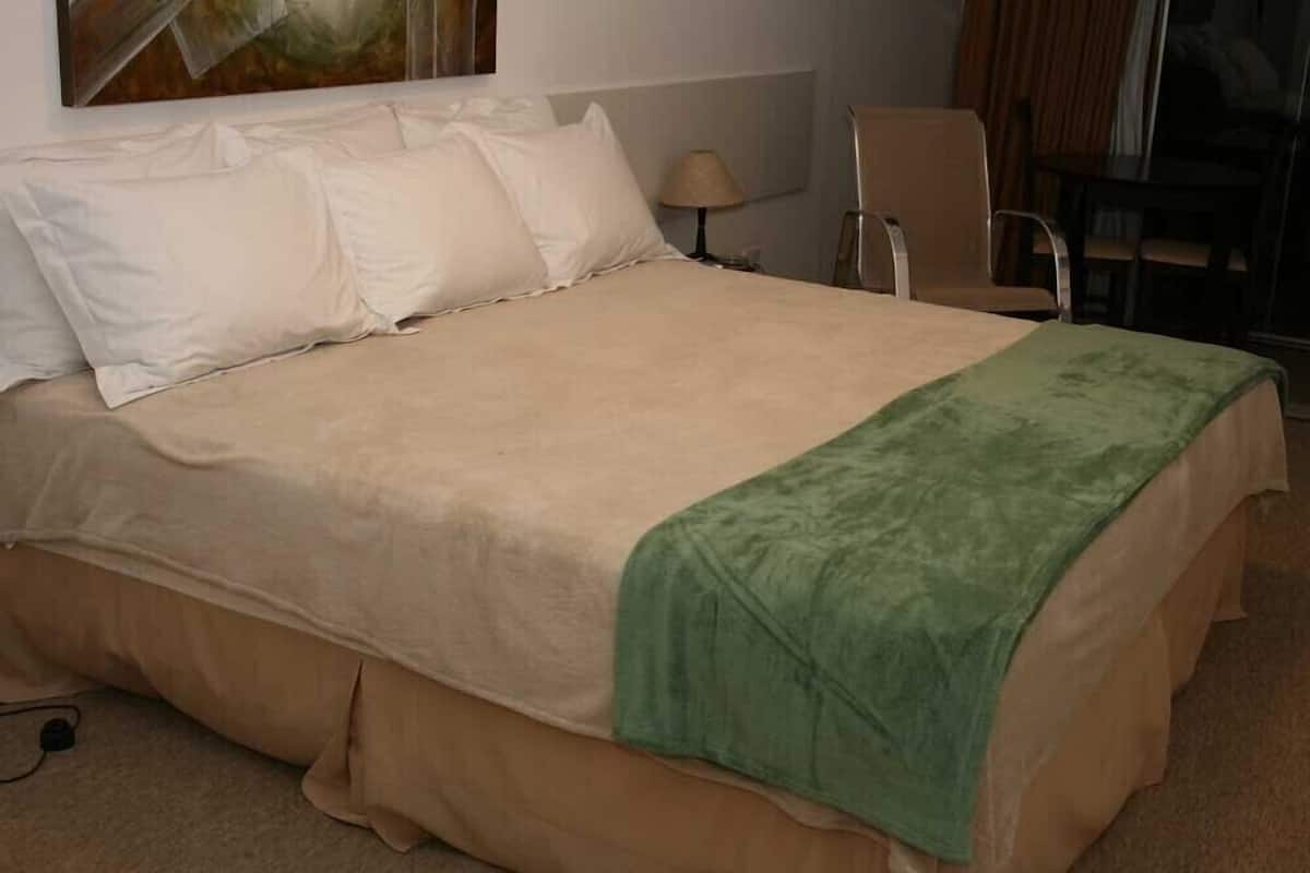 Quarto casal ou duplo standard | Frigobar, escrivaninha, cortinas blackout, berços grátis