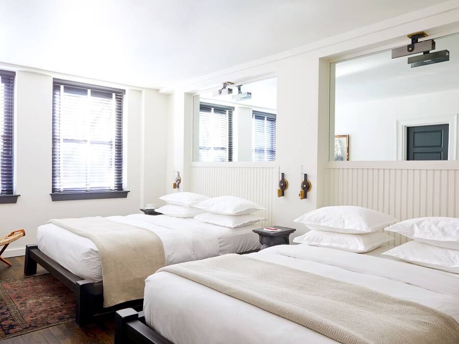 The Gang Room, Two Queen Beds | Roupa de alta qualidade, camas de colchão pillowtop, minibar