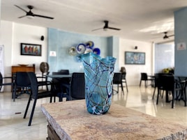 Área de estar no saguão