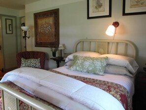 Roupa de alta qualidade, secretária, ferro/tábua de engomar 