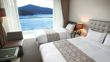 Quarto Twin Deluxe, não fumadores, vista para o oceano | Cortinas/cortinados opacos, ferro/tábua de engomar, Wi-fi grátis