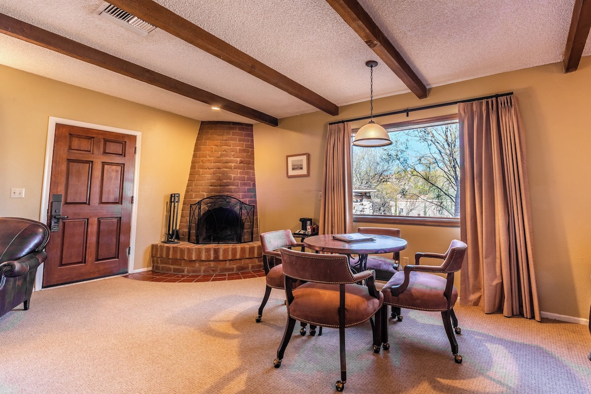 Quarto (Desert Garden Salas with 2 Queens) | Área de estar