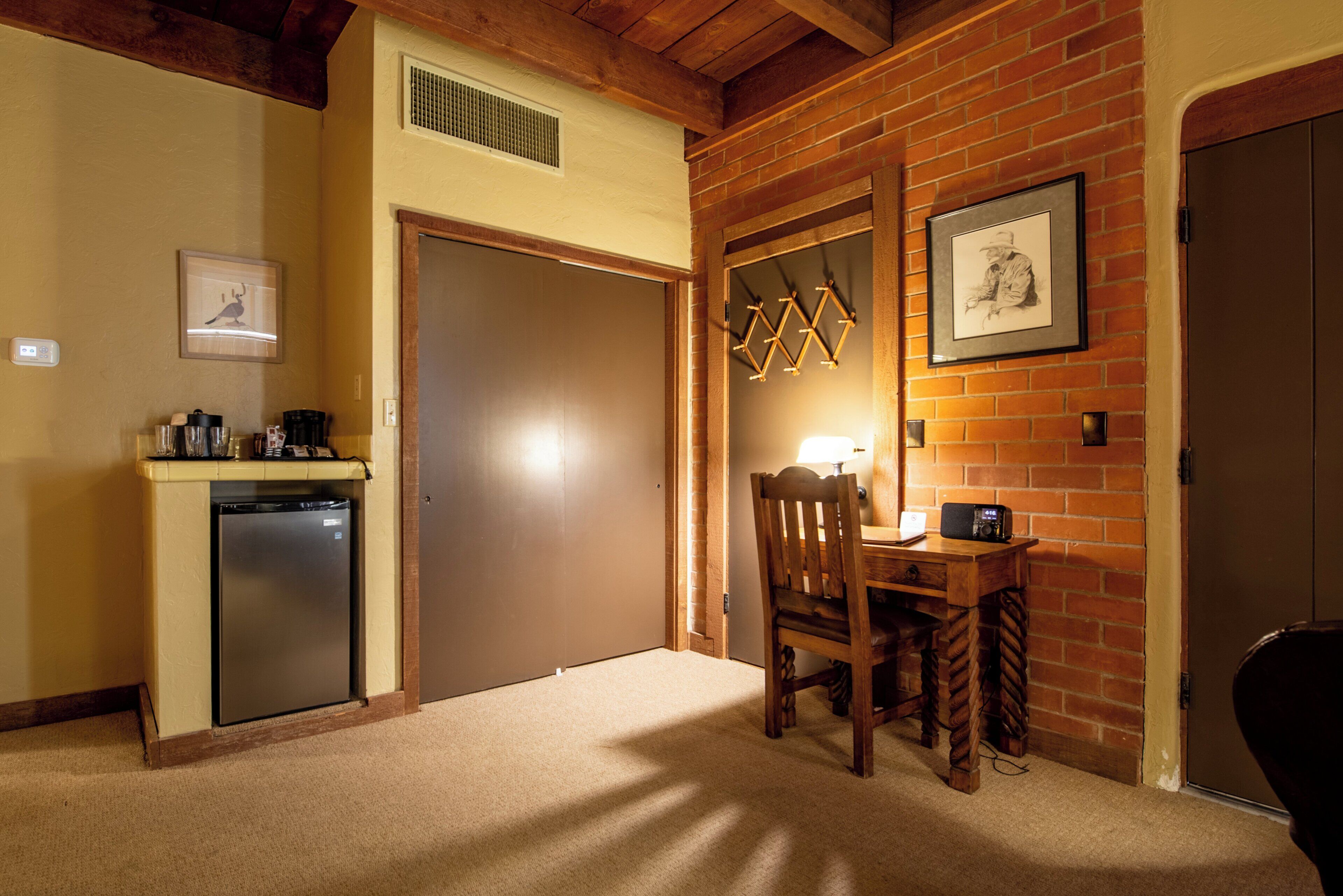 Quarto (Road Runner Ridge Salas with 2 Queens) | Cofres nos quartos, ferros/tábuas de passar roupa, Wi-Fi de cortesia