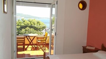 Quartos à prova de som, Wi-Fi de cortesia, roupa de cama