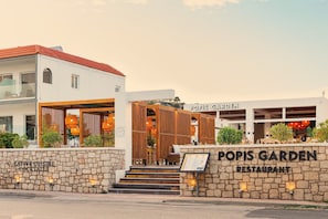 Pequenos-almoços, almoços, jantares servidos, cozinha internacional