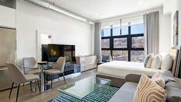 Estúdio, 1 cama queen-size e sofá-cama, cozinha | Sala de estar | Smart TV, serviços de streaming