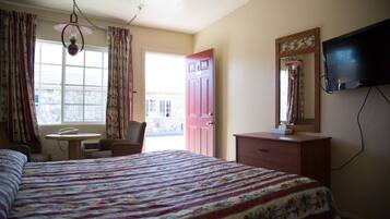 Estúdio conforto, 2 quartos, para não fumantes | Escrivaninha, Wi-Fi de cortesia, roupa de cama