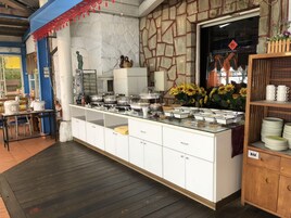 Pequeno-almoço self-service diário incluído 