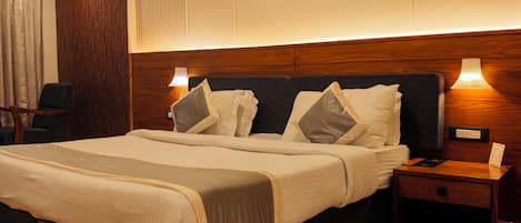 Quarto superior | Escrivaninha, quartos à prova de som, ferros/tábuas de passar roupa