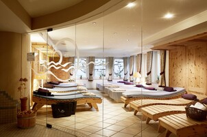 Salas para tratamentos a dois, sauna seca, banheira de hidromassagem