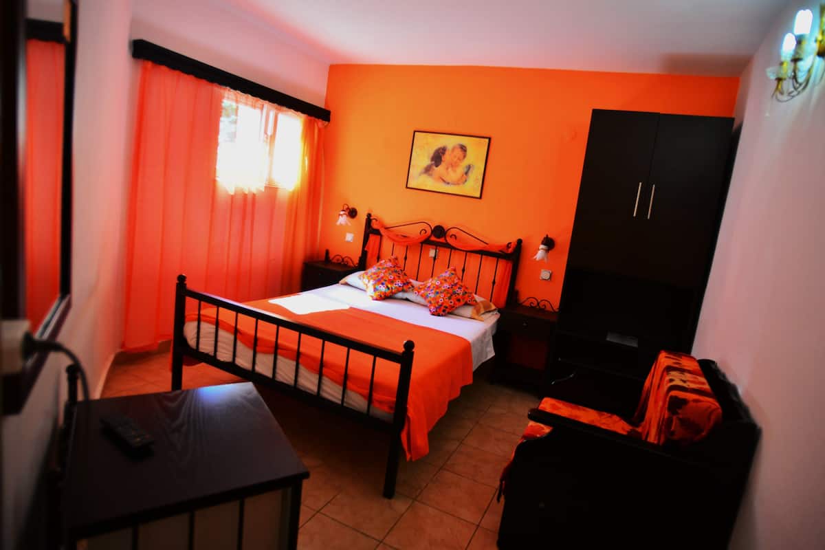 Quarto casal | Berços grátis, Wi-Fi de cortesia, roupa de cama