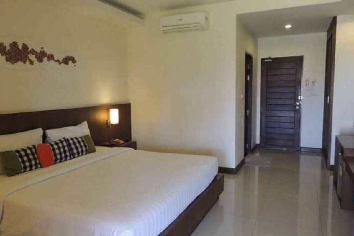 Minibar, secretária, ferro/tábua de engomar, Wi-fi grátis