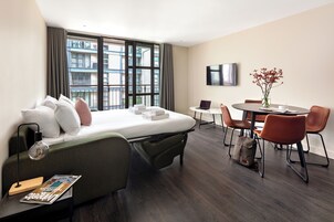 Cortinas/cortinados opacos, ferro/tábua de engomar, Wi-fi grátis 