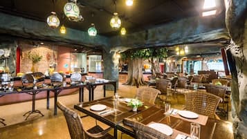 Café da manhã, almoço e jantar; culinária italiana