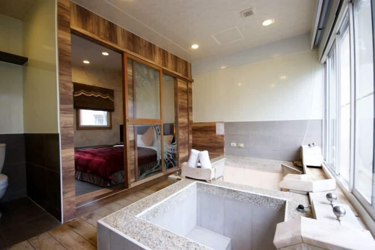 Secretária, quartos insonorizados, camas desdobráveis