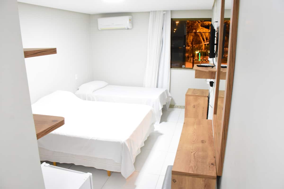 Quarto Triplo Standard | Minibar, camas desdobráveis, Wi-fi grátis