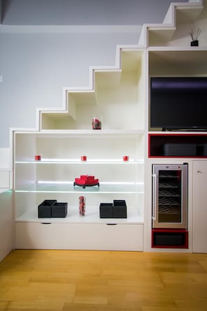 Apartamento família | Sala de estar | TV de tela plana 42 polegadas com canais digitais