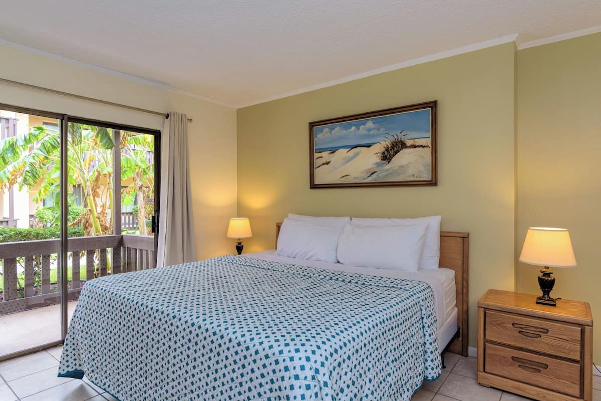 Apartamento Standard em Condomínio Fechado, 1 cama king-size e sofá-cama, vista para o pátio | 1 quarto, com decoração personalizada, com mobília individualizada