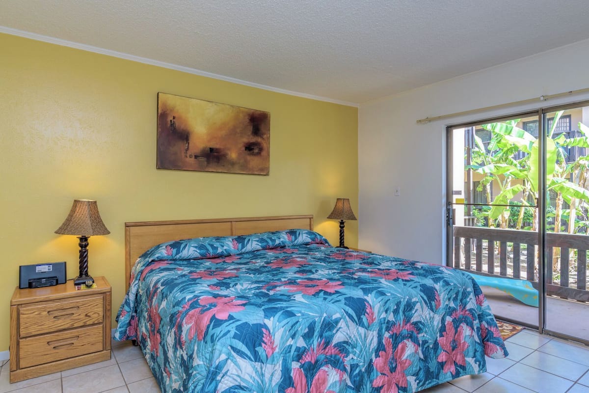 Apartamento Standard em Condomínio Fechado, 1 cama king-size e sofá-cama, vista para o pátio | 1 quarto, com decoração personalizada, com mobília individualizada
