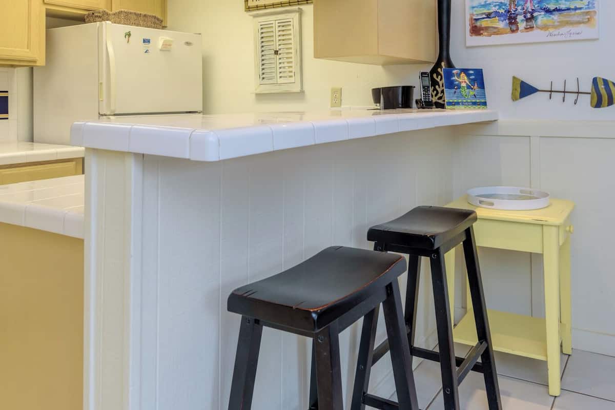 Apartamento Standard em Condomínio Fechado, 1 cama king-size e sofá-cama, varanda | Cozinha privada | Um frigorífico/congelador grande, um micro-ondas, uma placa de cozinha