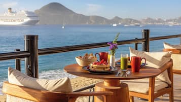 6 restaurantes: opção de café da manhã, almoço e jantar