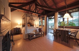 Chalé premium, 1 cama King | Roupas de cama de algodão egípcio, frigobar, cofres nos quartos