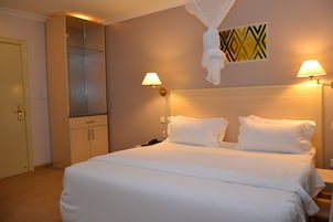 Quarto casal básico, 1 cama King | Cortinas blackout, quartos à prova de som, Wi-Fi de cortesia