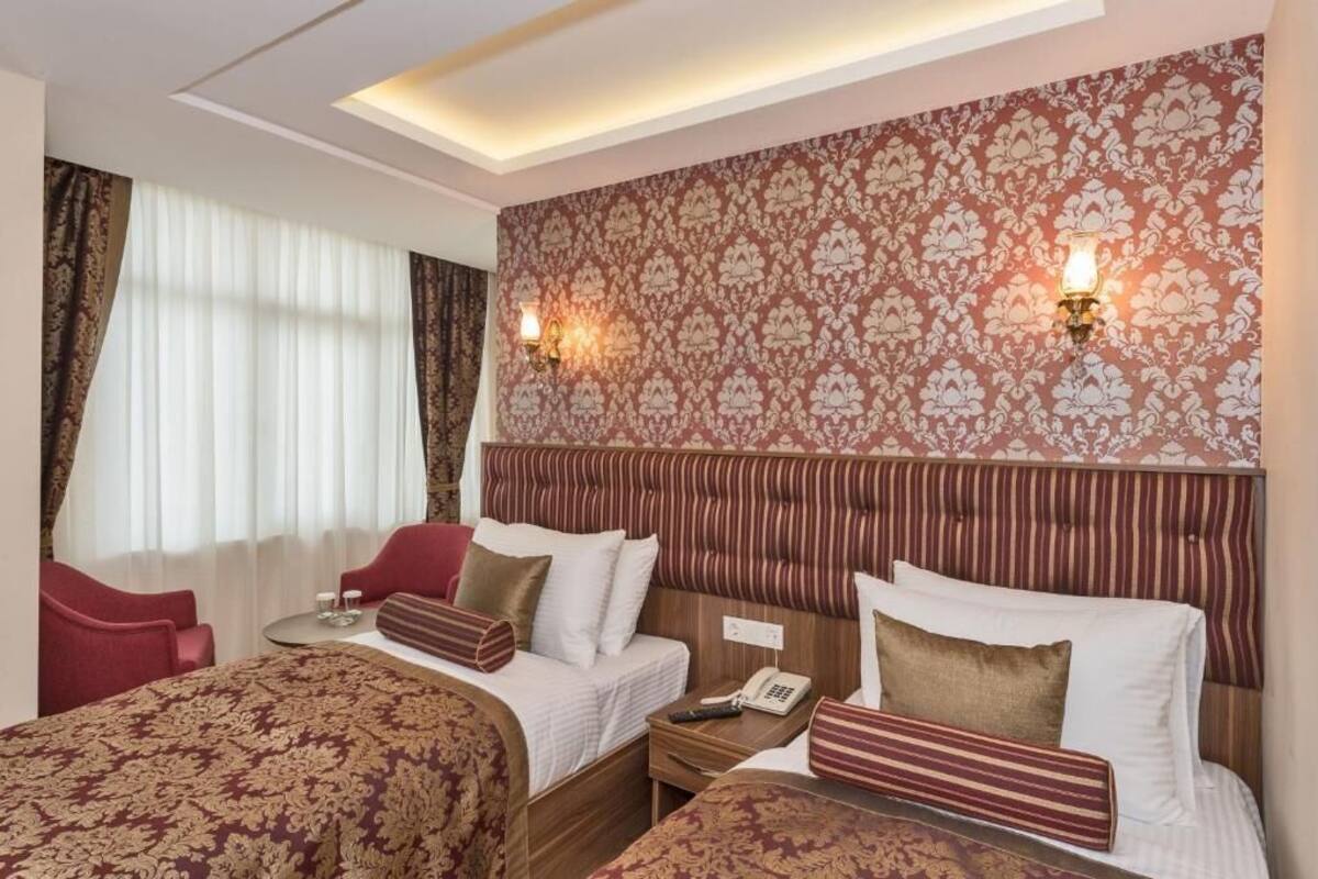 Roupa de alta qualidade, minibar, cofre no quarto, secretária