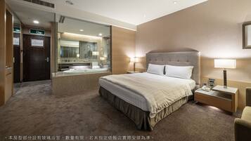 Quarto Superior, 1 cama king-size | Roupa de alta qualidade, edredões de penas, minibar