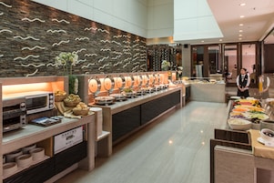 Café da manhã com buffet todos os dias (TWD 450 por pessoa)