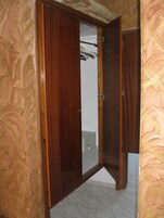 Apartamento, 1 quarto, vista para o mar | Comodidade do quarto