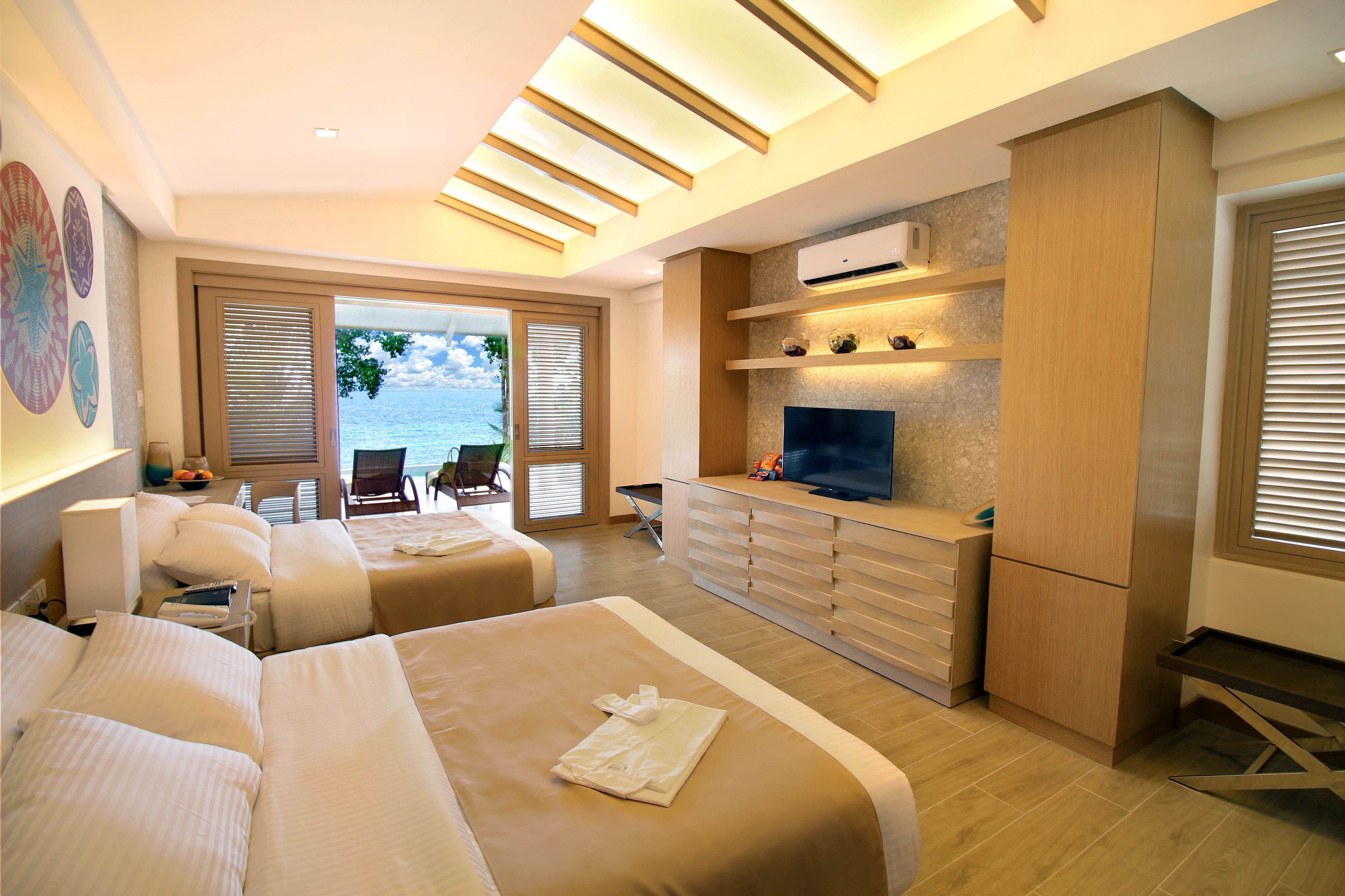 Quarto, piscina particular | Frigobar, cofres nos quartos, escrivaninha, Wi-Fi de cortesia
