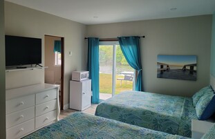 Quarto, 2 camas de casal, vista para o rio | Wi-Fi de cortesia, roupa de cama