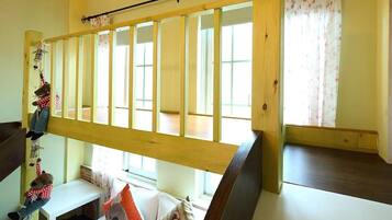 Quarto Quádruplo | Secretária, Wi-fi grátis, roupa de cama fornecida