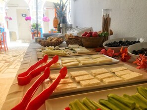 Café da manhã com buffet grátis todos os dias