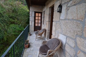 Apartamento, 2 quartos (Quinteiro) | Sacada